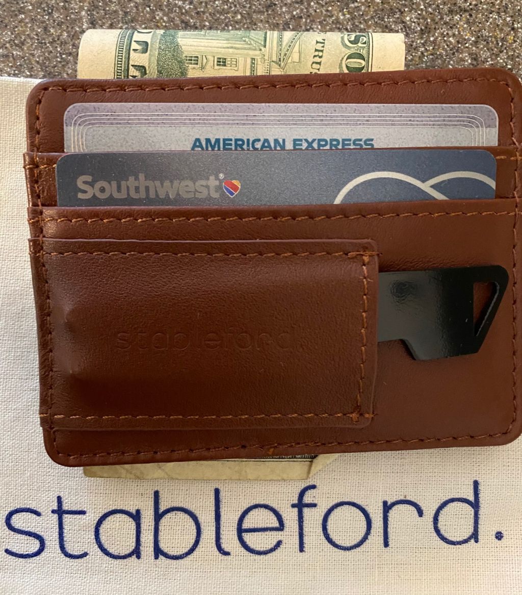 A golf wallet that holds the essentials. – Niche Golf